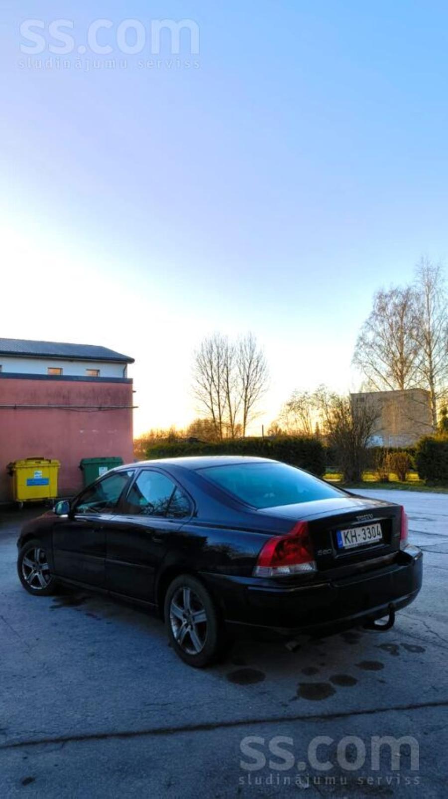 Black Volvo S60 2006 in Riga, with an engine capacity of 2.40 L and mileage of 418 thousand km for 2200 €, photo 4 on AUTOMOTO.COM.LV