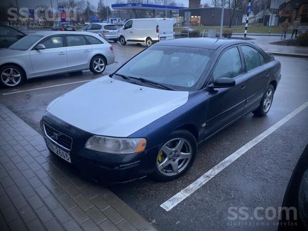 Melns Volvo S60 2006 Rēzekne, ar dzinēja tilpumu 2.40 L un nobraukumu 301 tūkst. km par 1250 €, foto 1 vietnē AUTOMOTO.COM.LV