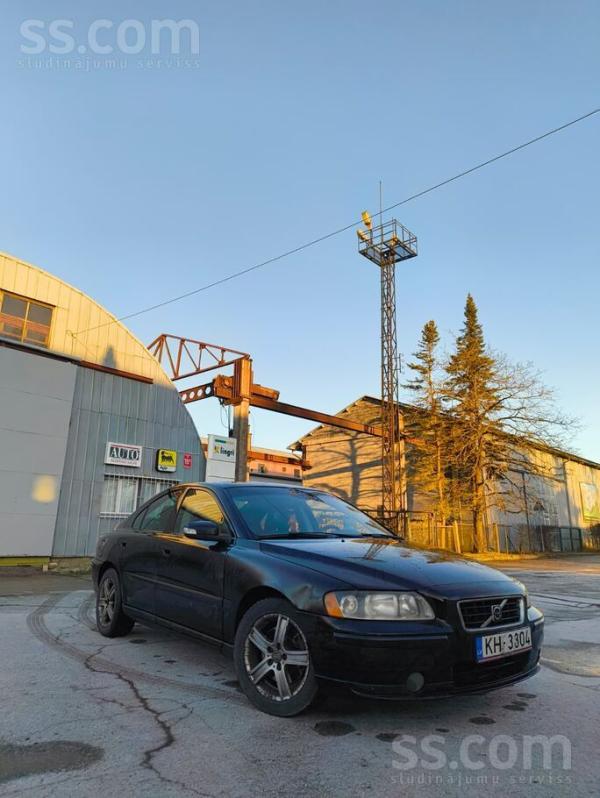 Black Volvo S60 2006 in Riga, with an engine capacity of 2.40 L and mileage of 418 thousand km for 1800 €, photo 1 on AUTOMOTO.COM.LV