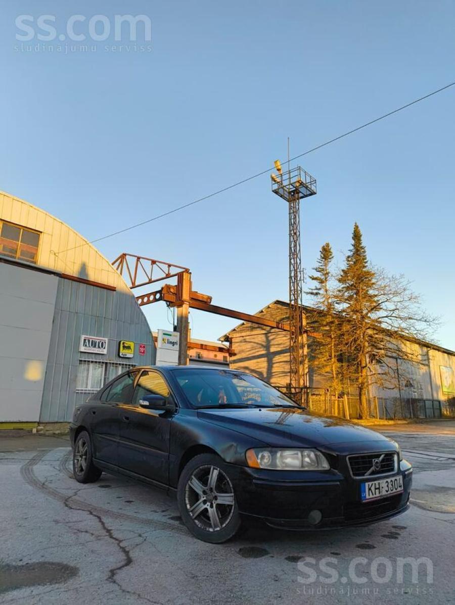 Melns Volvo S60 2006 Rīga, ar dzinēja tilpumu 2.40 L un nobraukumu 418 tūkst. km par 1800 €, foto 1 vietnē AUTOMOTO.COM.LV