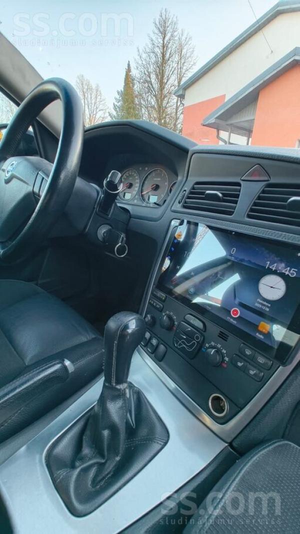 Black Volvo S60 2006 in Riga, with an engine capacity of 2.40 L and mileage of 418 thousand km for 1800 €, photo 10 on AUTOMOTO.COM.LV