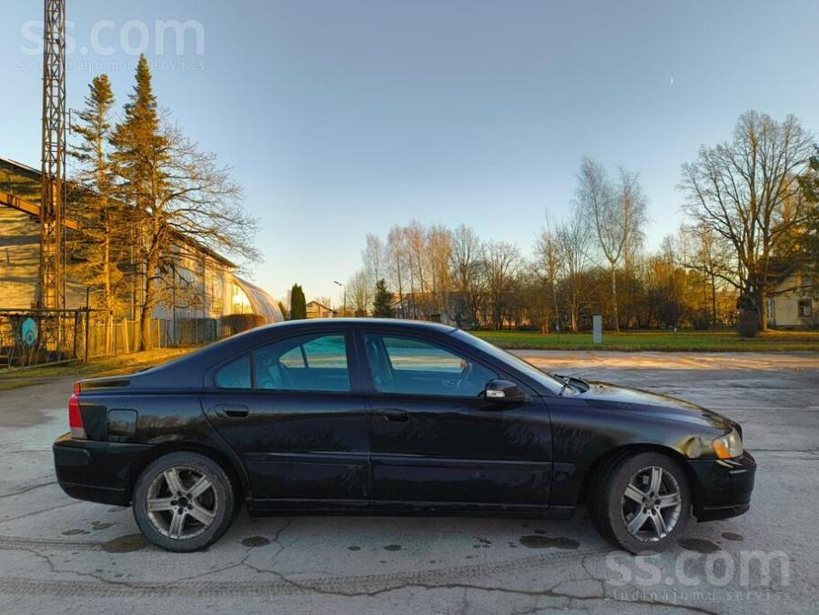Melns Volvo S60 2006 Rīga, ar dzinēja tilpumu 2.40 L un nobraukumu 418 tūkst. km par 1800 €, foto 3 vietnē AUTOMOTO.COM.LV