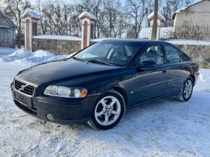 Black Volvo S60 2006 in Vilnius, with an engine capacity of 2.40 L and mileage of 295 thousand km for 2200 €, photo 2 on AUTOMOTO.COM.LV