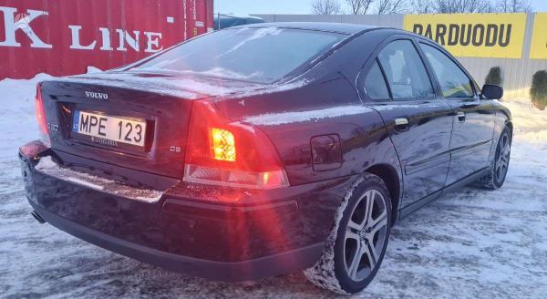 Black Volvo S60 2006 in Siauliai, with an engine capacity of 2.40 L and mileage of 276 thousand km for 3500 €, photo 6 on AUTOMOTO.COM.LV