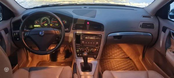 Black Volvo S60 2006 in Siauliai, with an engine capacity of 2.40 L and mileage of 276 thousand km for 3500 €, photo 11 on AUTOMOTO.COM.LV