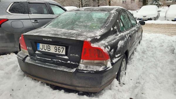 Melns Volvo S60 2006 Viļņa, ar dzinēja tilpumu 2.44 L un nobraukumu 231 tūkst. km par 1999 €, foto 3 vietnē AUTOMOTO.COM.LV