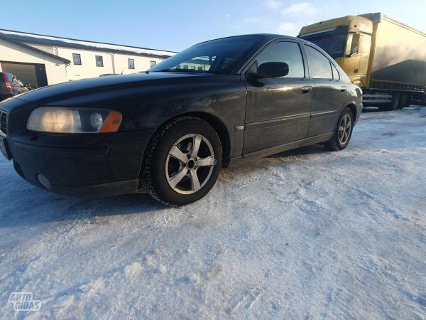 Melns Volvo S60 2006 Viļņa, ar dzinēja tilpumu 2.40 L un nobraukumu 309 tūkst. km par 2500 €, foto 1 vietnē AUTOMOTO.COM.LV