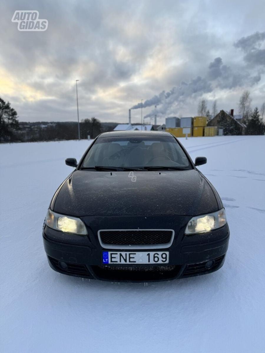 Black Volvo S60 2006 in Vilnius, with an engine capacity of 2.50 L and mileage of 336 thousand km for 6750 €, photo 3 on AUTOMOTO.COM.LV