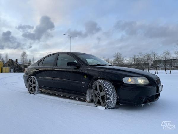 Black Volvo S60 2006 in Vilnius, with an engine capacity of 2.50 L and mileage of 336 thousand km for 6750 €, photo 3 on AUTOMOTO.COM.LV