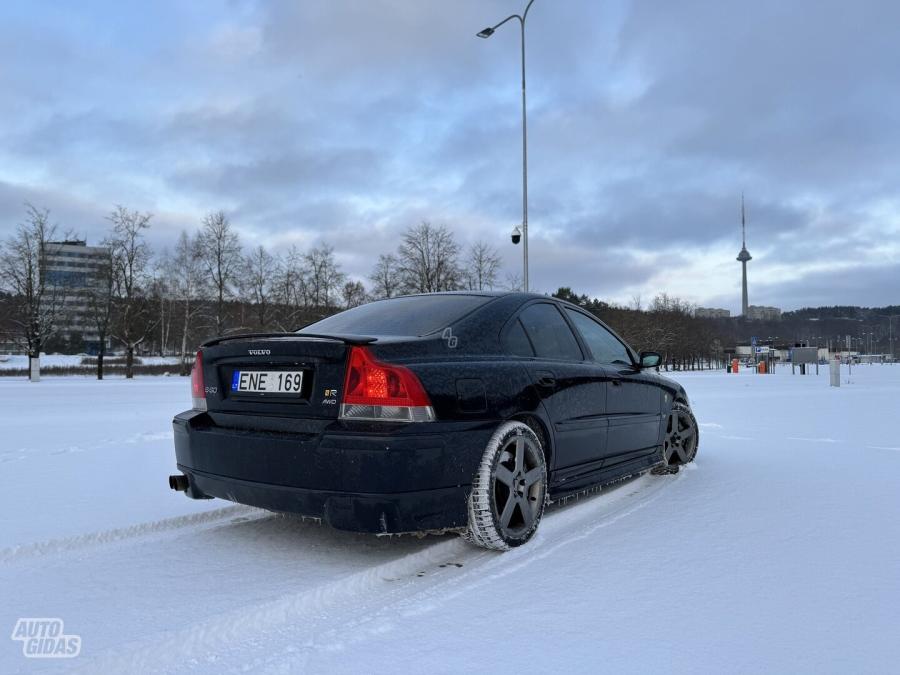 Black Volvo S60 2006 in Vilnius, with an engine capacity of 2.50 L and mileage of 336 thousand km for 6750 €, photo 6 on AUTOMOTO.COM.LV