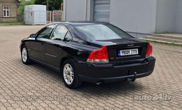 Black Volvo S60 2006 in Paide, with an engine capacity of 2.40 L and mileage of 297 thousand km for 3950 €, photo 3 on AUTOMOTO.COM.LV