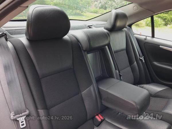 Black Volvo S60 2006 in Paide, with an engine capacity of 2.40 L and mileage of 297 thousand km for 3950 €, photo 10 on AUTOMOTO.COM.LV
