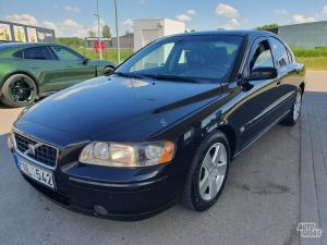 Melns Volvo S60 2006 Kauņa, ar dzinēja tilpumu 2.40 L un nobraukumu 330 tūkst. km par 1950 €, foto  vietnē AUTOMOTO.COM.LV