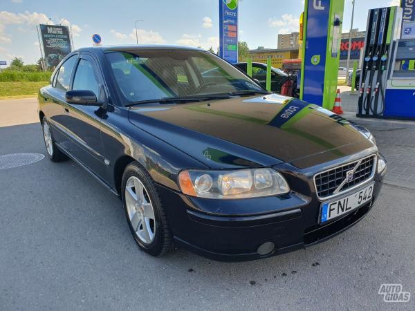 Черный Вольво С60 2006 в Каунас, объемом двигателя 2.40 л и пробегом 330 тыс. км за 1950 €, фото 3 на AUTOMOTO.COM.LV