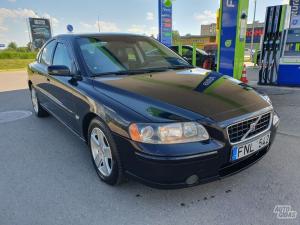 Melns Volvo S60 2006 Kauņa, ar dzinēja tilpumu 2.40 L un nobraukumu 330 tūkst. km par 1950 €, foto 4 vietnē AUTOMOTO.COM.LV