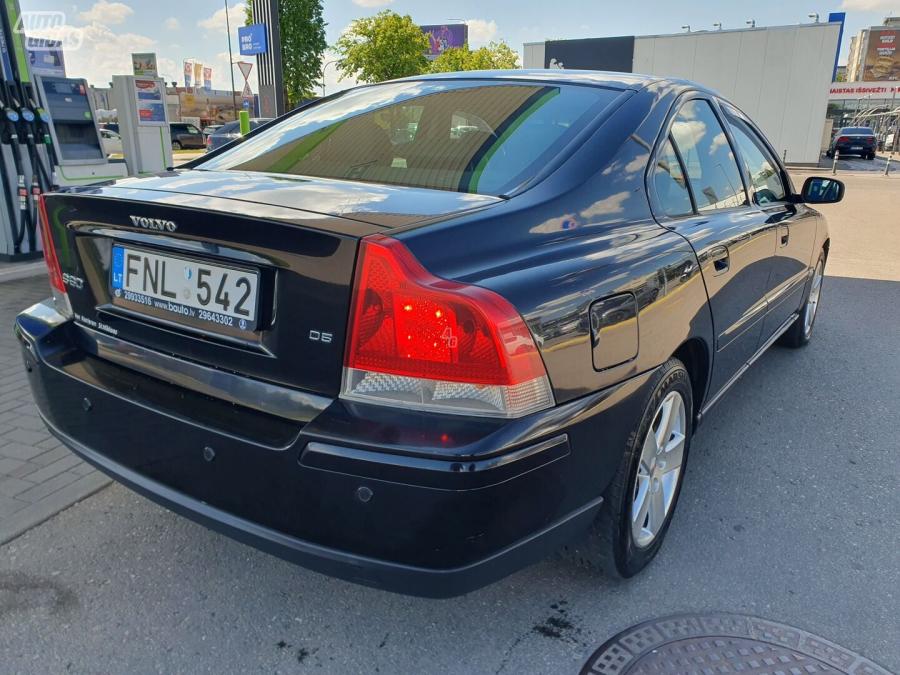 Melns Volvo S60 2006 Kauņa, ar dzinēja tilpumu 2.40 L un nobraukumu 330 tūkst. km par 1950 €, foto 5 vietnē AUTOMOTO.COM.LV