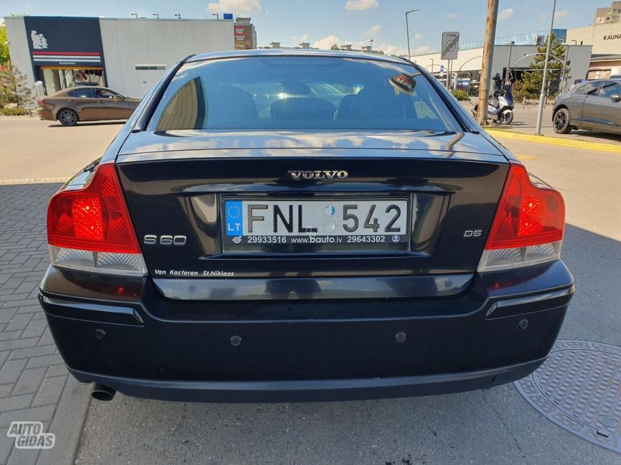 Melns Volvo S60 2006 Kauņa, ar dzinēja tilpumu 2.40 L un nobraukumu 330 tūkst. km par 1950 €, foto 6 vietnē AUTOMOTO.COM.LV