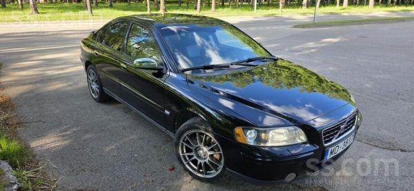 Black Volvo S60 2006 in Gulbene, with an engine capacity of 2.40 L and mileage of 345 thousand km for 2100 €, photo 1 on AUTOMOTO.COM.LV