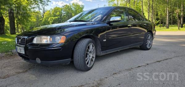 Black Volvo S60 2006 in Gulbene, with an engine capacity of 2.40 L and mileage of 345 thousand km for 2100 €, photo 3 on AUTOMOTO.COM.LV