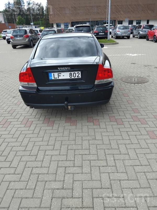 Black Volvo S60 2006 in Valmiera, with an engine capacity of 2.40 L and mileage of 0 thousand km for 2450 €, photo 3 on AUTOMOTO.COM.LV