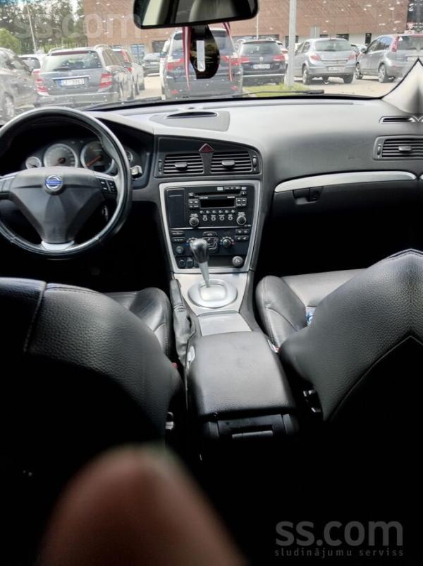 Black Volvo S60 2006 in Valmiera, with an engine capacity of 2.40 L and mileage of 0 thousand km for 2450 €, photo 4 on AUTOMOTO.COM.LV
