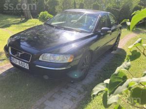 Black Volvo S60 2006 in Riga, with an engine capacity of 2.40 L and mileage of 330 thousand km for 3700 €, photo 3 on AUTOMOTO.COM.LV