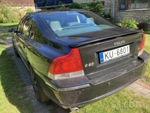Black Volvo S60 2006 in Riga, with an engine capacity of 2.40 L and mileage of 330 thousand km for 3700 €, photo 4 on AUTOMOTO.COM.LV