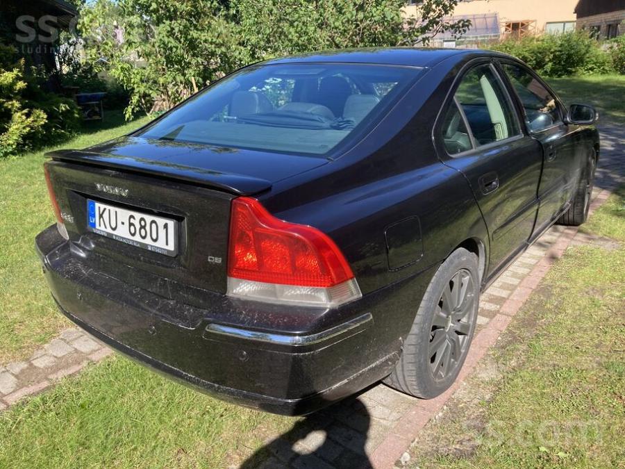 Black Volvo S60 2006 in Riga, with an engine capacity of 2.40 L and mileage of 330 thousand km for 3700 €, photo 5 on AUTOMOTO.COM.LV