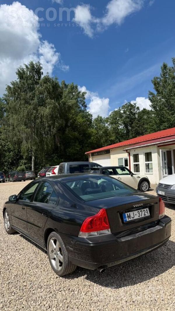 Черный Вольво С60 2006 в Алуксне, объемом двигателя 2.40 л и пробегом 398 тыс. км за 2800 €, фото 3 на AUTOMOTO.COM.LV