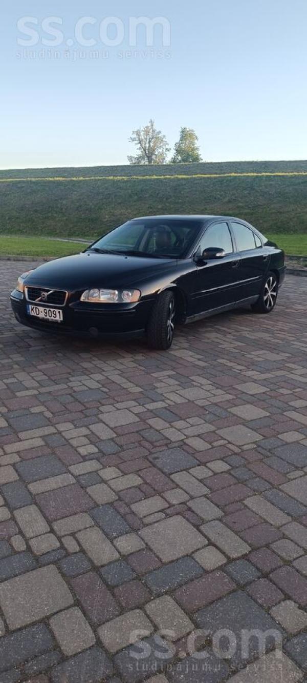 Black Volvo S60 2006 in Daugavpils, with an engine capacity of 2.40 L and mileage of 490 thousand km for 2300 €, photo 1 on AUTOMOTO.COM.LV