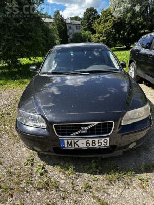 Black Volvo S60 2006 in Bauska, with an engine capacity of 2.40 L and mileage of 325 thousand km for 2000 €, photo  on AUTOMOTO.COM.LV