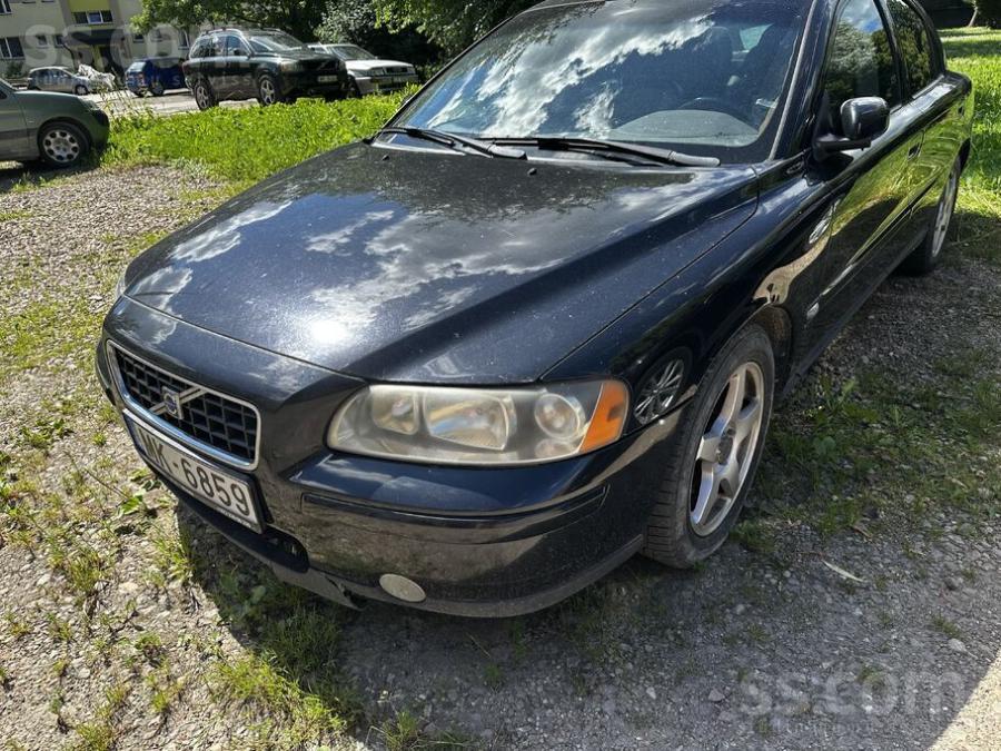 Melns Volvo S60 2006 Bauska, ar dzinēja tilpumu 2.40 L un nobraukumu 325 tūkst. km par 2000 €, foto 3 vietnē AUTOMOTO.COM.LV