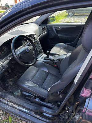 Melns Volvo S60 2006 Bauska, ar dzinēja tilpumu 2.40 L un nobraukumu 325 tūkst. km par 2000 €, foto 8 vietnē AUTOMOTO.COM.LV