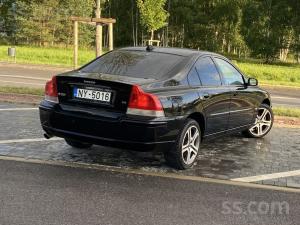 Melns Volvo S60 2006 Jelgava, ar dzinēja tilpumu 2.40 L un nobraukumu 0 tūkst. km par 2490 €, foto 4 vietnē AUTOMOTO.COM.LV