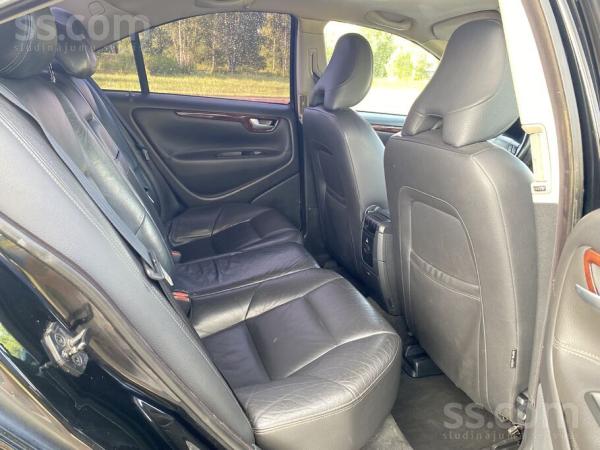 Black Volvo S60 2006 in Jelgava, with an engine capacity of 2.40 L and mileage of 0 thousand km for 2490 €, photo 8 on AUTOMOTO.COM.LV