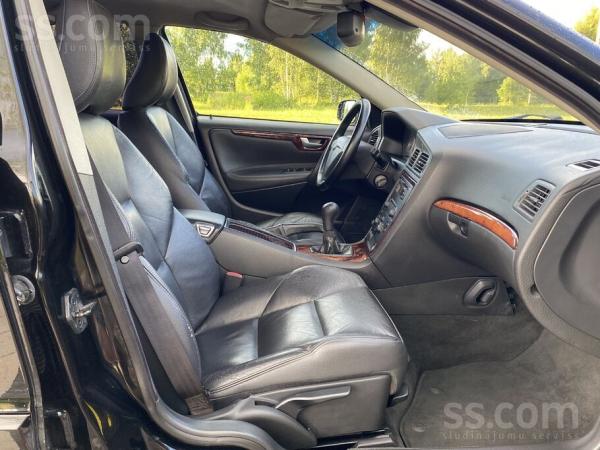 Black Volvo S60 2006 in Jelgava, with an engine capacity of 2.40 L and mileage of 0 thousand km for 2490 €, photo 9 on AUTOMOTO.COM.LV