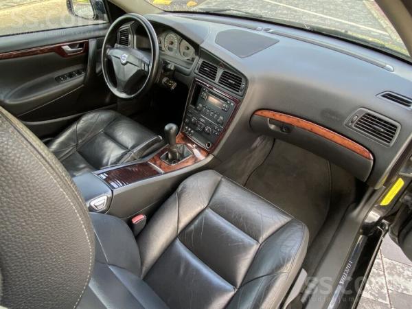 Black Volvo S60 2006 in Jelgava, with an engine capacity of 2.40 L and mileage of 0 thousand km for 2490 €, photo 10 on AUTOMOTO.COM.LV