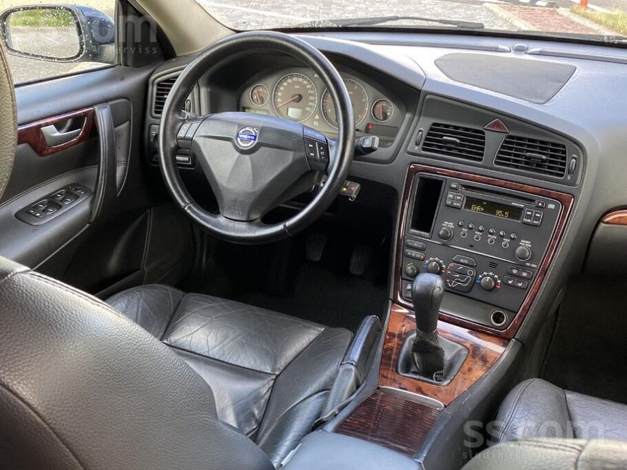 Melns Volvo S60 2006 Jelgava, ar dzinēja tilpumu 2.40 L un nobraukumu 0 tūkst. km par 2490 €, foto 12 vietnē AUTOMOTO.COM.LV