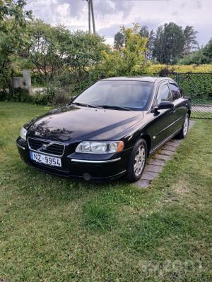 Melns Volvo S60 2006 Rīga, ar dzinēja tilpumu 2.40 L un nobraukumu 320 tūkst. km par 1750 €, foto  vietnē AUTOMOTO.COM.LV