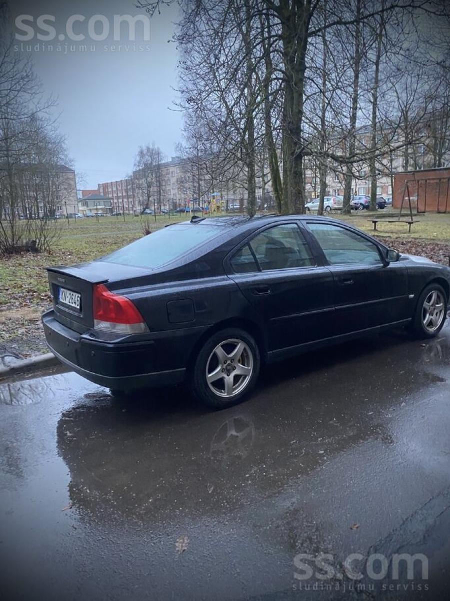 Melns Volvo S60 2006 Rēzekne, ar dzinēja tilpumu 2.40 L un nobraukumu 301 tūkst. km par 1250 €, foto 4 vietnē AUTOMOTO.COM.LV