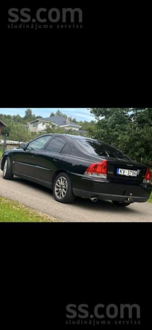 Black Volvo S60 2006 in Riga, with an engine capacity of 2.40 L and mileage of 325 thousand km for 1690 €, photo 5 on AUTOMOTO.COM.LV