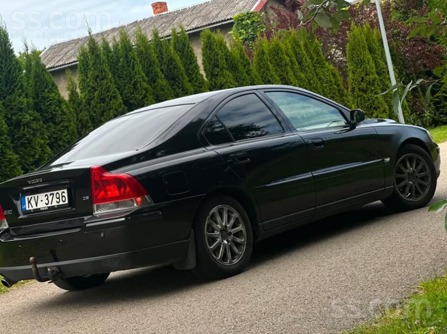 Black Volvo S60 2006 in Riga, with an engine capacity of 2.40 L and mileage of 325 thousand km for 1690 €, photo 10 on AUTOMOTO.COM.LV