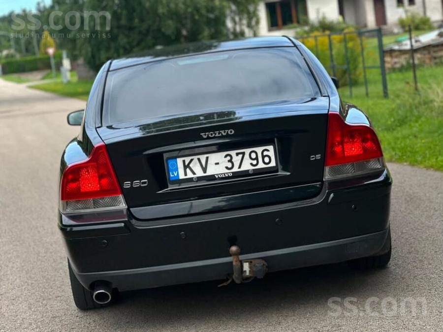 Black Volvo S60 2006 in Riga, with an engine capacity of 2.40 L and mileage of 325 thousand km for 1690 €, photo 11 on AUTOMOTO.COM.LV