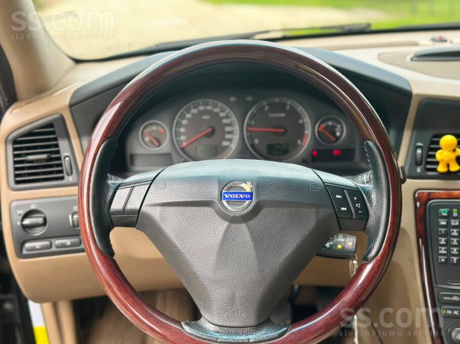 Black Volvo S60 2006 in Riga, with an engine capacity of 2.40 L and mileage of 325 thousand km for 1690 €, photo 16 on AUTOMOTO.COM.LV