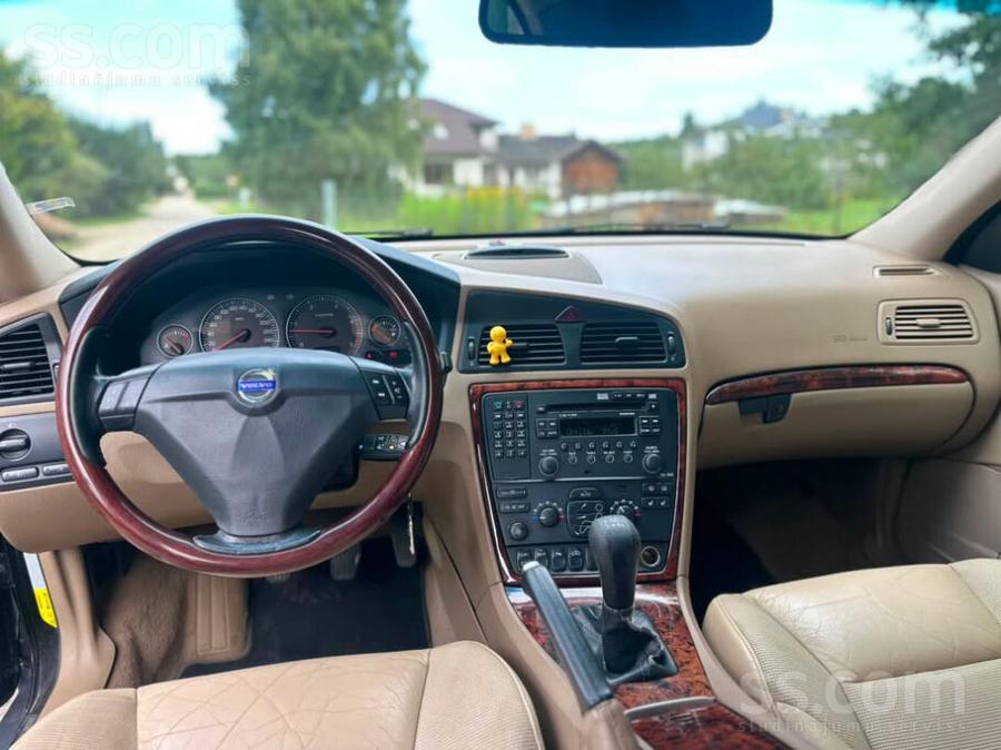 Black Volvo S60 2006 in Riga, with an engine capacity of 2.40 L and mileage of 325 thousand km for 1690 €, photo 17 on AUTOMOTO.COM.LV