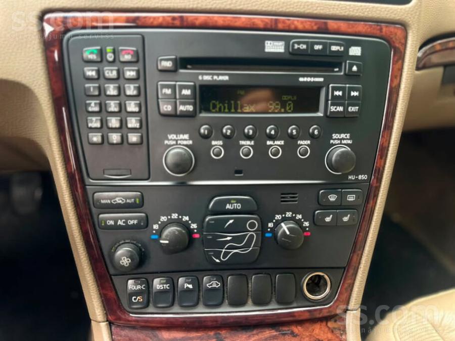 Black Volvo S60 2006 in Riga, with an engine capacity of 2.40 L and mileage of 325 thousand km for 1690 €, photo 18 on AUTOMOTO.COM.LV