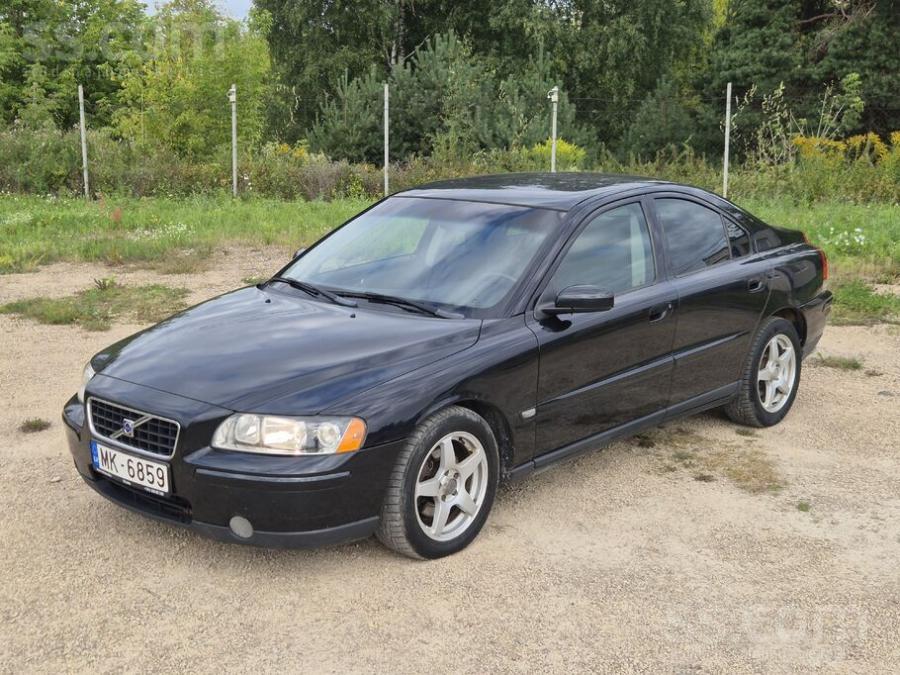 Black Volvo S60 2006 in Riga, with an engine capacity of 2.40 L and mileage of 325 thousand km for 2450 €, photo 1 on AUTOMOTO.COM.LV