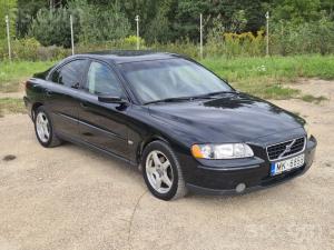 Black Volvo S60 2006 in Riga, with an engine capacity of 2.40 L and mileage of 325 thousand km for 2450 €, photo 3 on AUTOMOTO.COM.LV