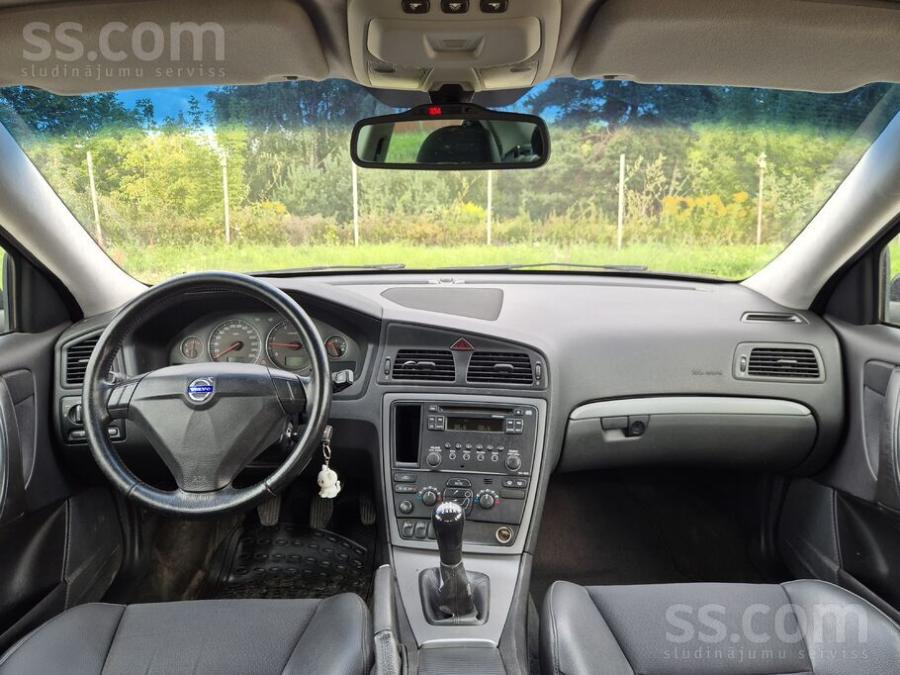 Black Volvo S60 2006 in Riga, with an engine capacity of 2.40 L and mileage of 325 thousand km for 2450 €, photo 6 on AUTOMOTO.COM.LV