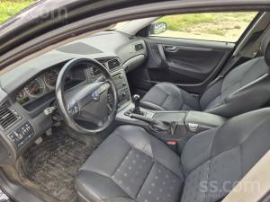 Black Volvo S60 2006 in Riga, with an engine capacity of 2.40 L and mileage of 325 thousand km for 2450 €, photo 7 on AUTOMOTO.COM.LV